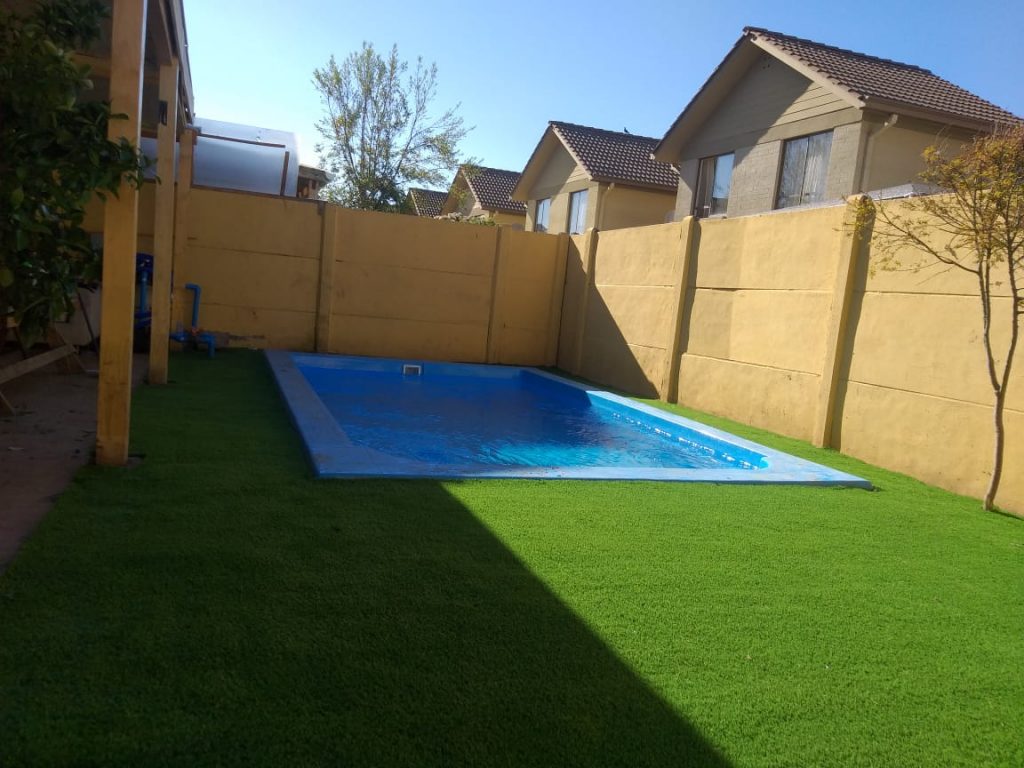 PATIOS Y JARDÍN - Pasto sintetico